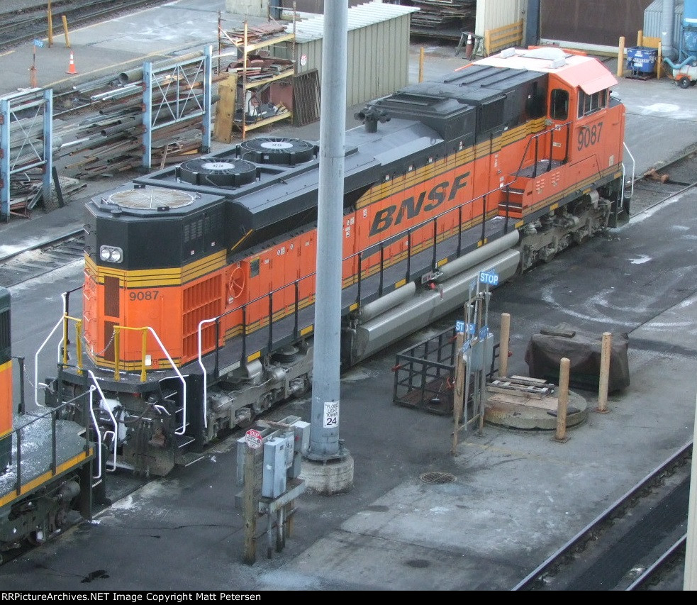 BNSF 9087